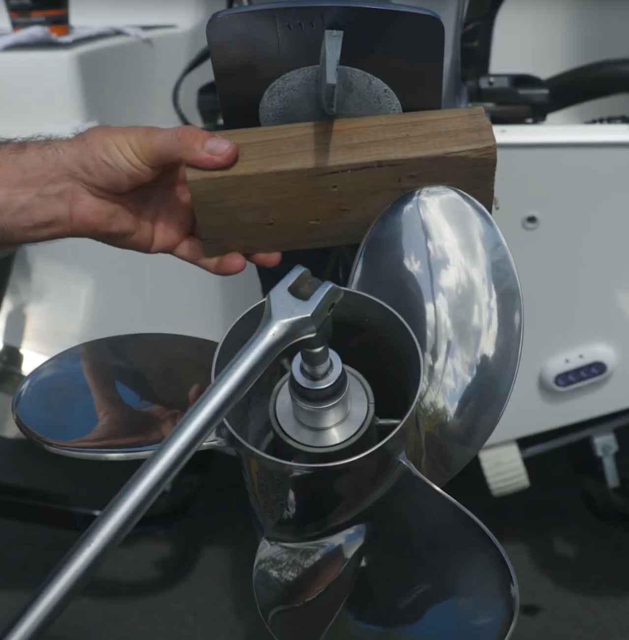 How to Change A Boat Propeller – VIF Propeller